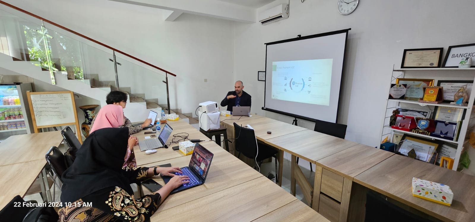 Kunjungan Pearson Vue and Train4Best | Unit Kerjasama Strategis